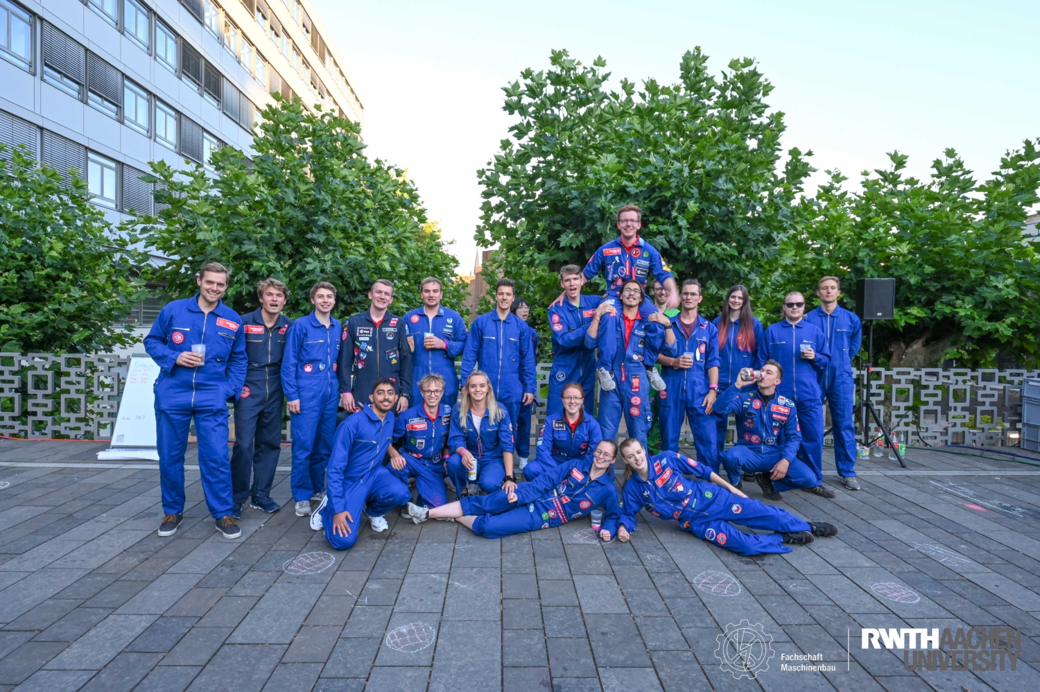 Overalls und Patches – Fachschaft Maschinenbau der RWTH Aachen